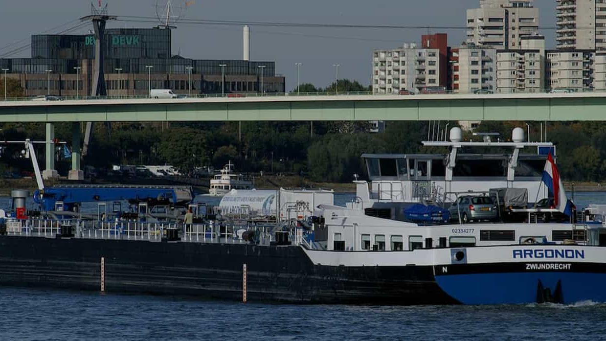 reducing ATEX level in engineof inland vessel by active ventilation.